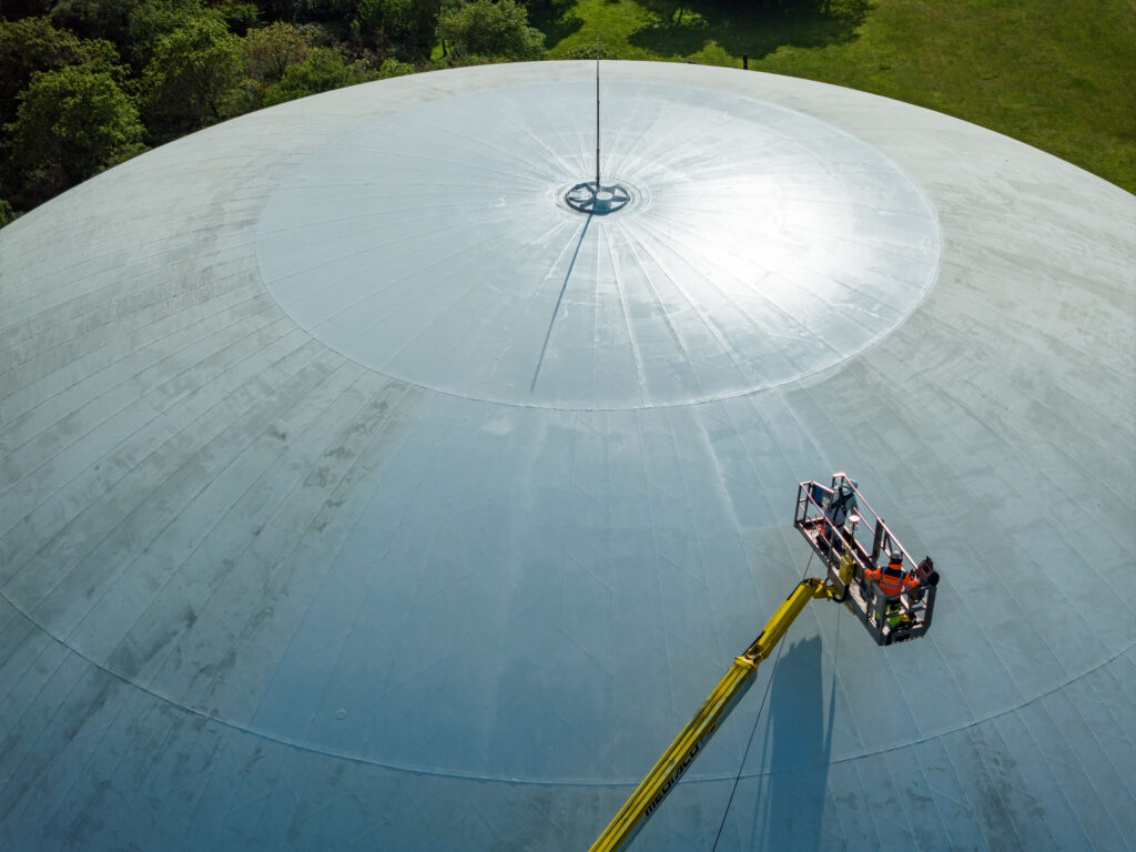 [BACK] The 2025 Radome painting campaign - EN / Cité des télécoms